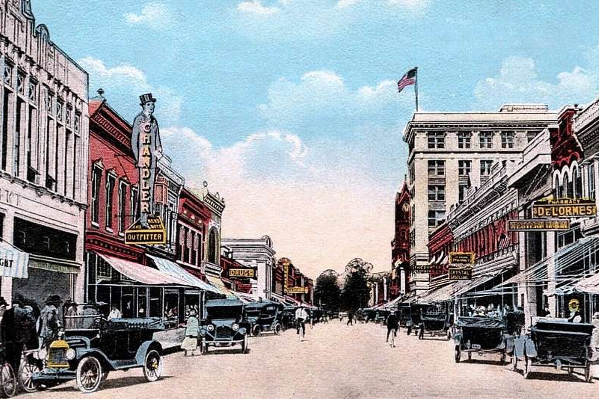Mystery Photo: Old street scene - Statehouse